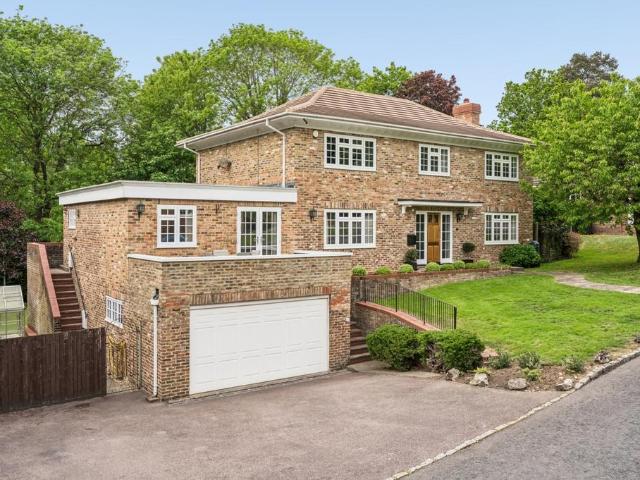5 bedroom detached house for sale