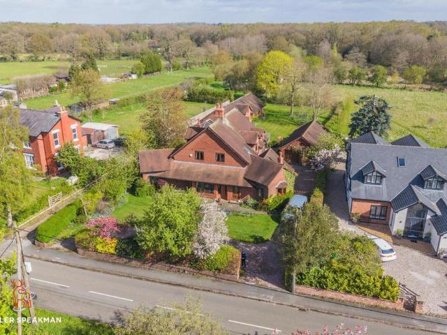 5 bedroom detached house for sale