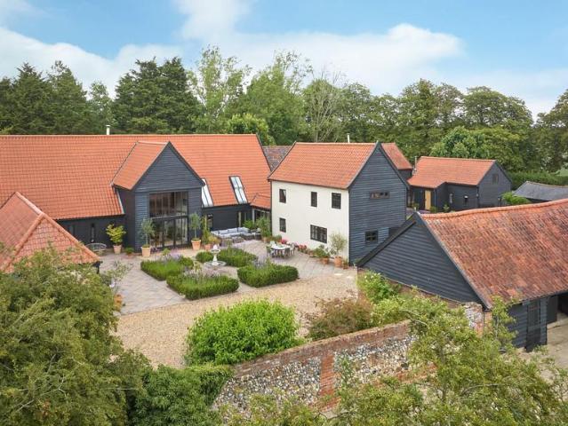 5 bedroom detached house for sale
