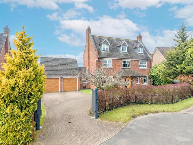 5 bedroom detached house for sale