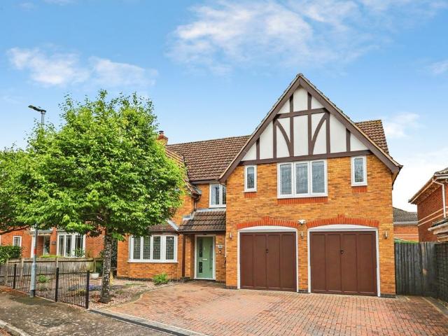 5 bedroom detached house for sale