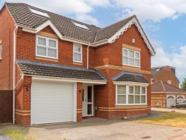 5 bedroom detached house for sale