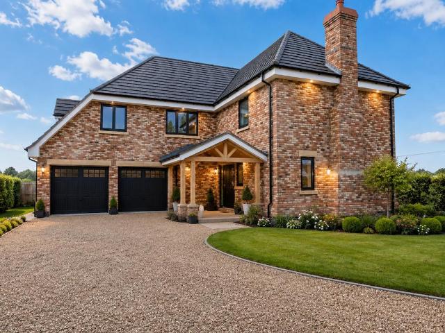 5 bedroom detached house for sale