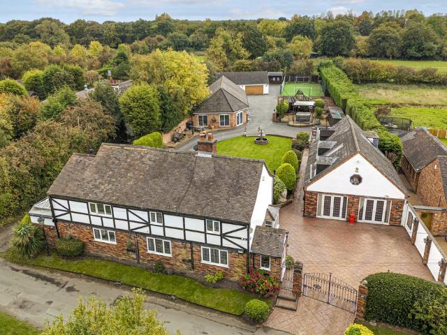 5 bedroom detached house for sale