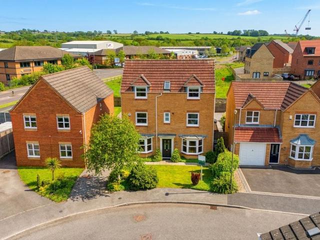 5 bedroom detached house for sale