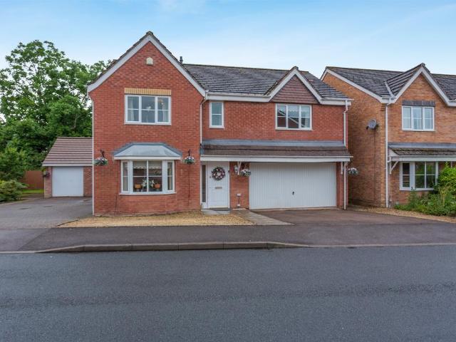 5 bedroom detached house for sale