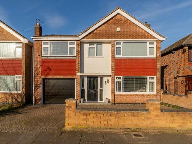 5 bedroom detached house for sale