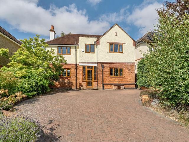 5 bedroom detached house for sale