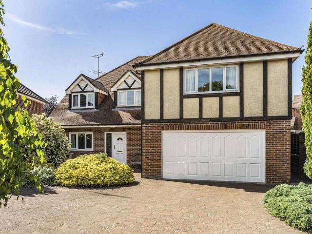 5 bedroom detached house for sale