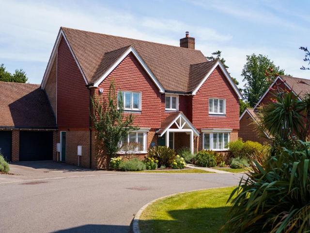 5 bedroom detached house for sale