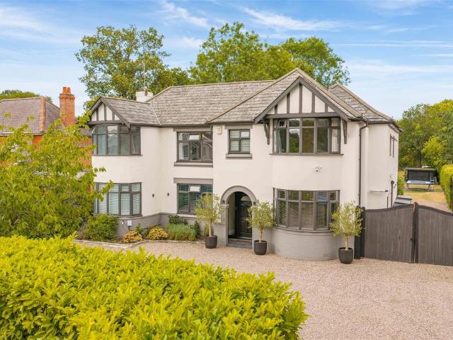 5 bedroom detached house for sale