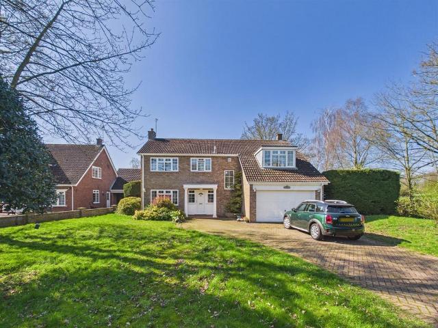 5 bedroom detached house for sale