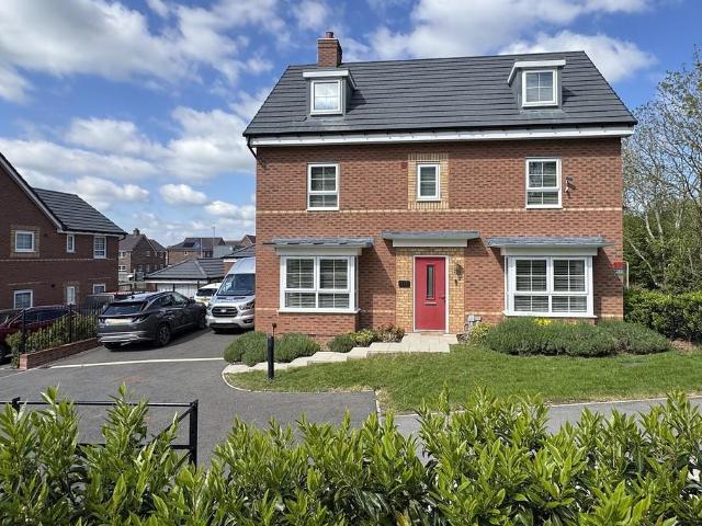 5 bedroom detached house for sale