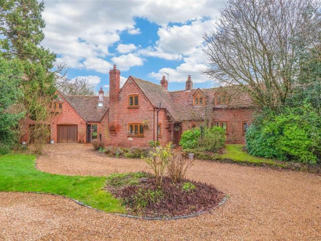 5 bedroom detached house for sale
