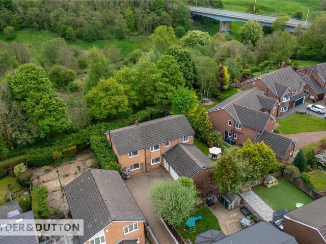5 bedroom detached house for sale