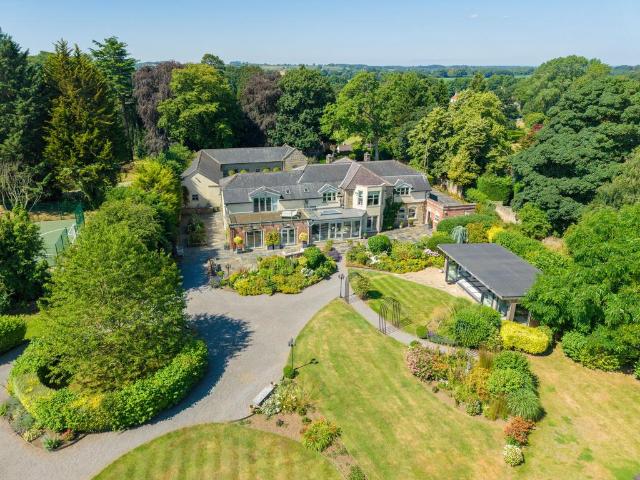 5 bedroom detached house for sale