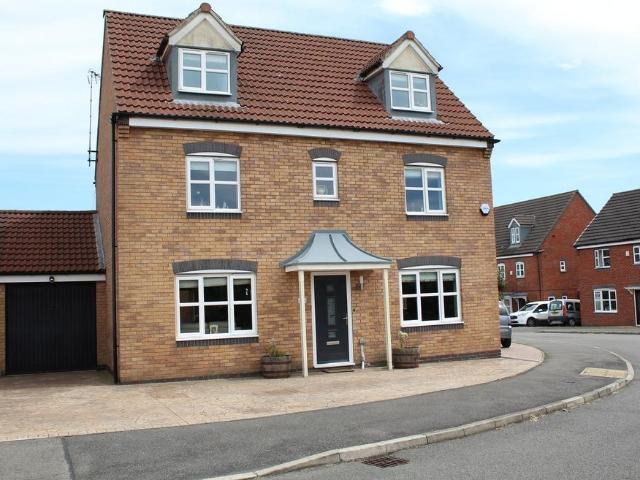 5 bedroom detached house for sale