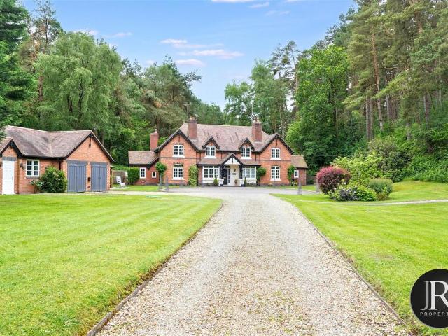 5 bedroom detached house for sale