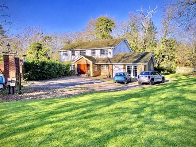 5 bedroom detached house for sale
