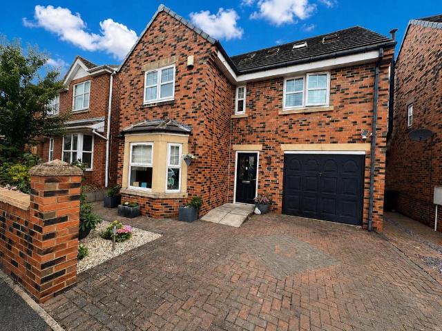 5 bedroom detached house for sale