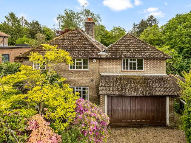 5 bedroom detached house for sale