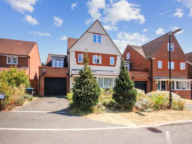 5 bedroom detached house for sale