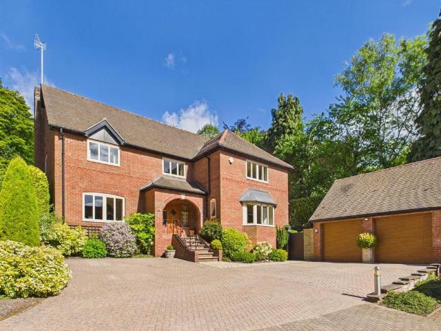 5 bedroom detached house for sale