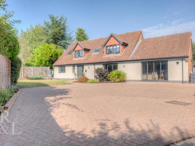 5 bedroom detached house for sale