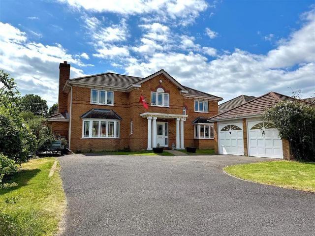 5 bedroom detached house for sale
