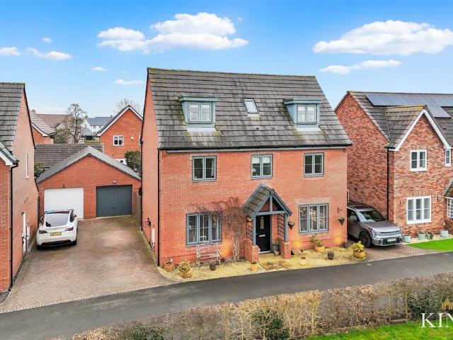 5 bedroom detached house for sale