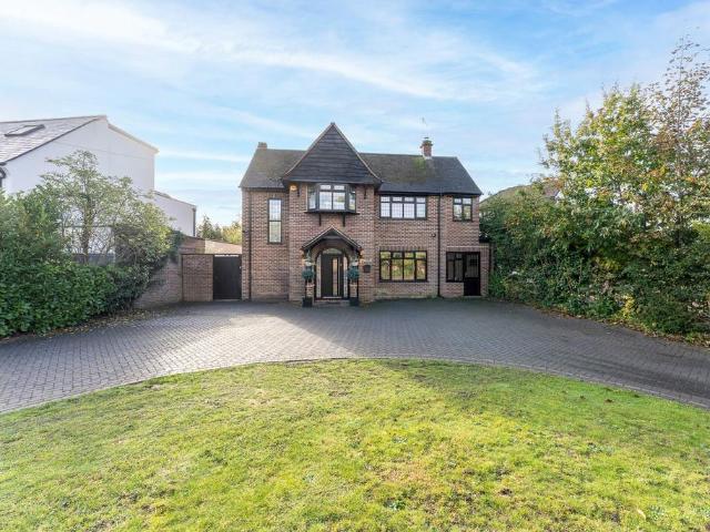 5 bedroom detached house for sale