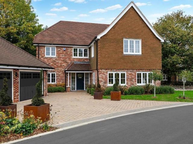 5 bedroom detached house for sale