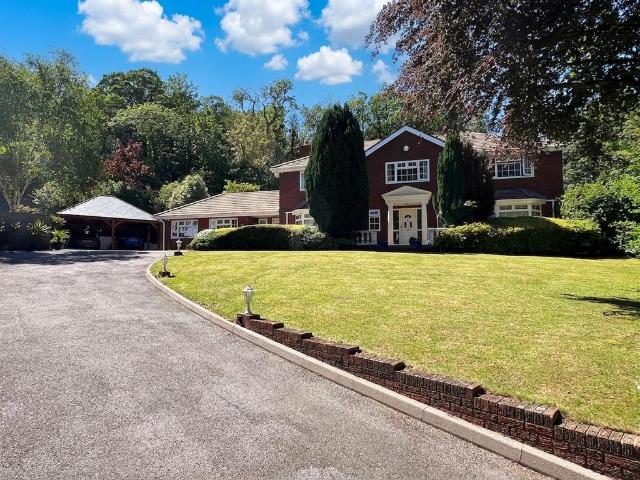 5 bedroom detached house for sale