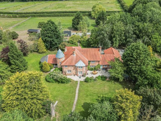 5 bedroom detached house for sale