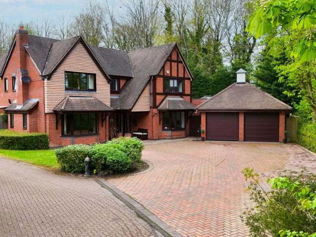 5 bedroom detached house for sale