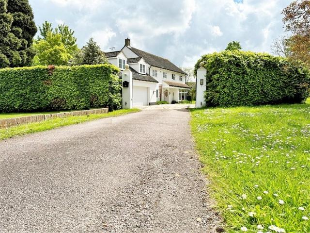 5 bedroom detached house for sale