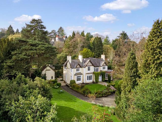 5 bedroom detached house for sale