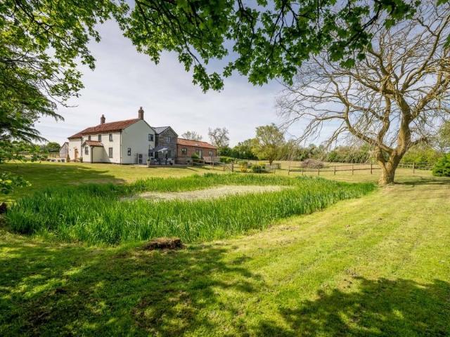 5 bedroom detached house for sale