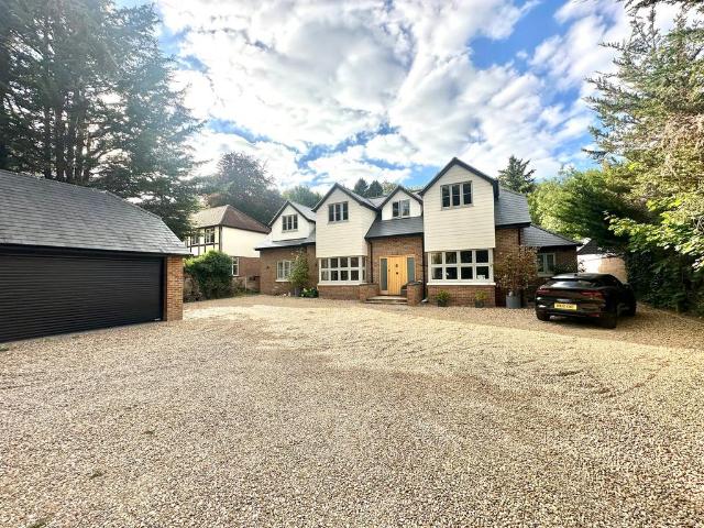 5 bedroom detached house for sale