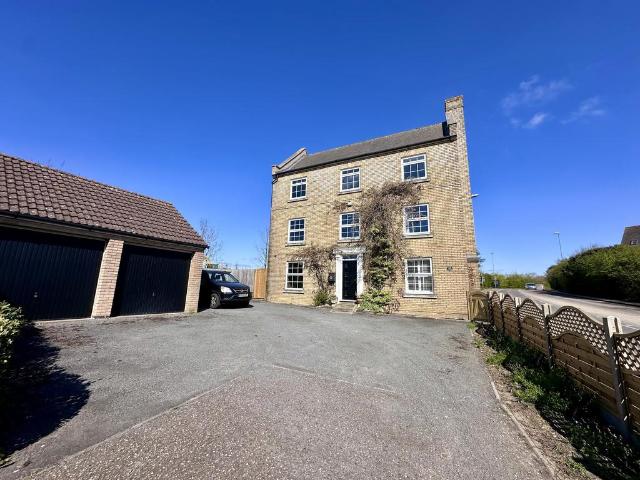 5 bedroom detached house for sale