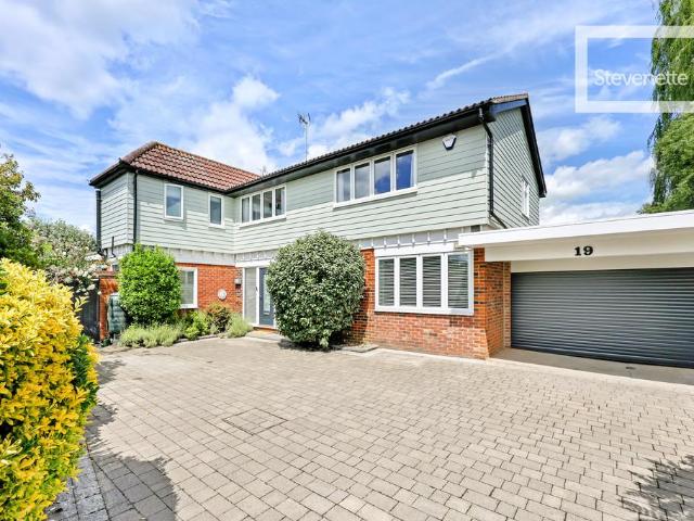 5 bedroom detached house for sale