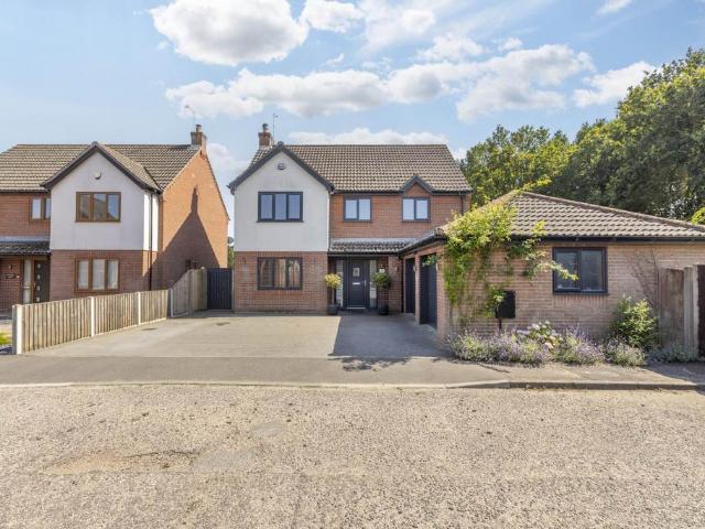 5 bedroom detached house for sale