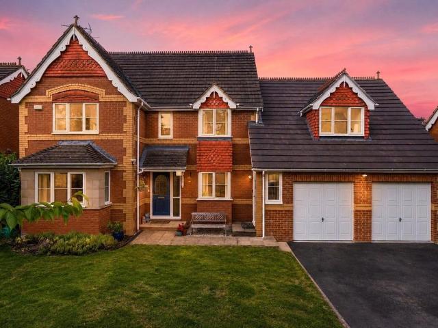 5 bedroom detached house for sale