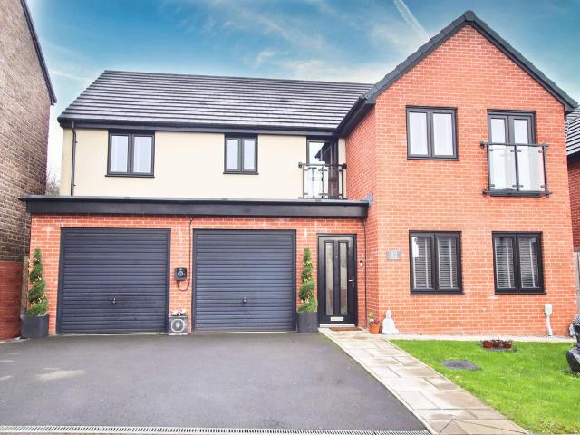 5 bedroom detached house for sale