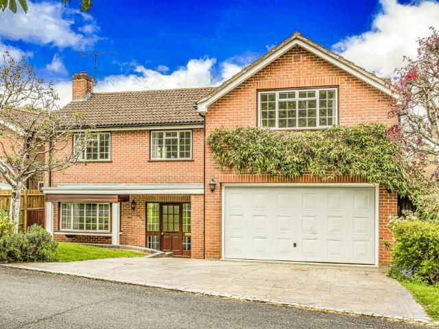 5 bedroom detached house for sale