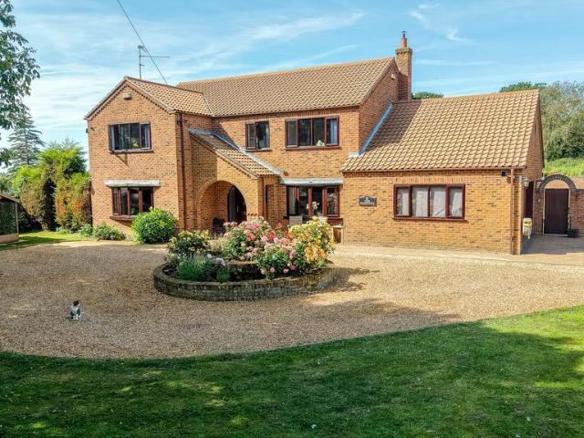 5 bedroom detached house for sale