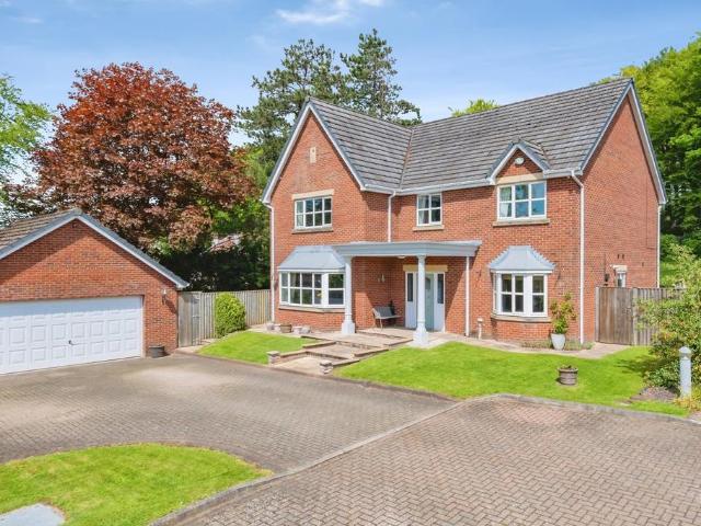 5 bedroom detached house for sale