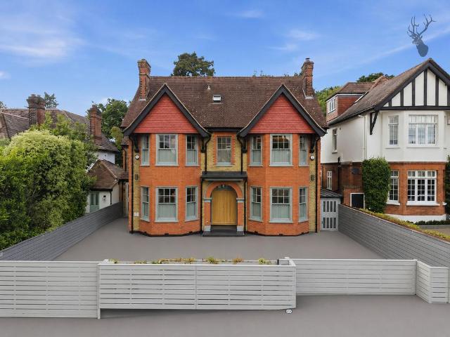 5 bedroom detached house for sale
