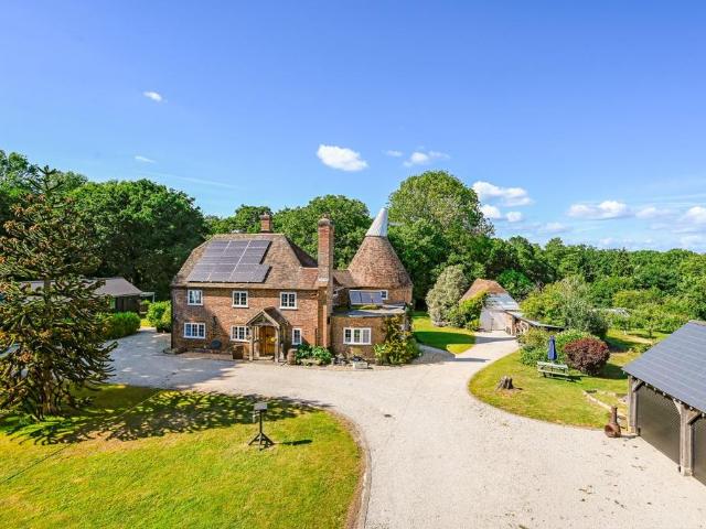 5 bedroom detached house for sale