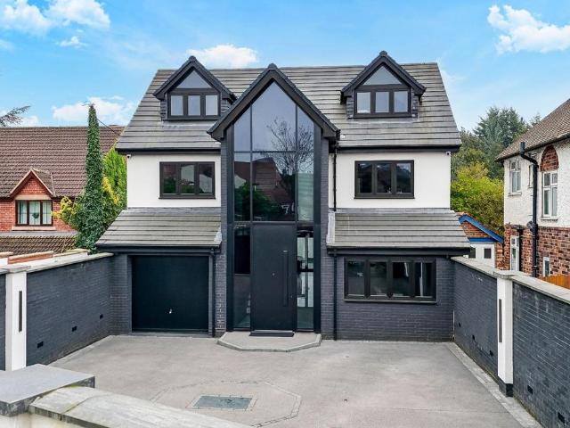 5 bedroom detached house for sale